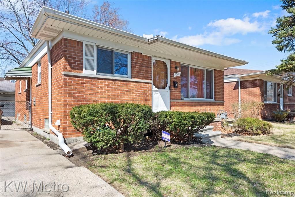 6741 N Beech Daly Rd, Dearborn Heights, MI 48127 - See Est. Value ...