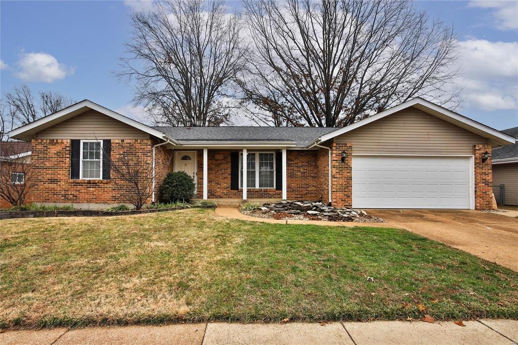 5782 Muir Castle Ln, Saint Louis, MO 63129 - See Est. Value, Schools & More