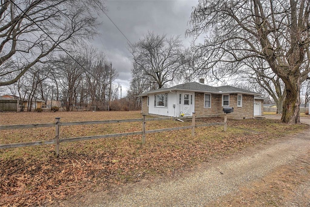 2850 N 22nd St, Decatur, IL 62526 - See Est. Value, Schools & More