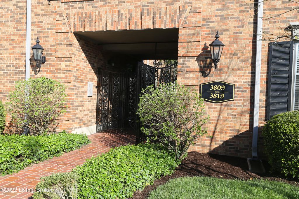 3817 Washington Sq, Louisville, KY 40207 - See Est. Value, Schools & More