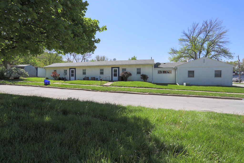 117 W Graham Ave, Council Bluffs, IA 51503 | Trulia