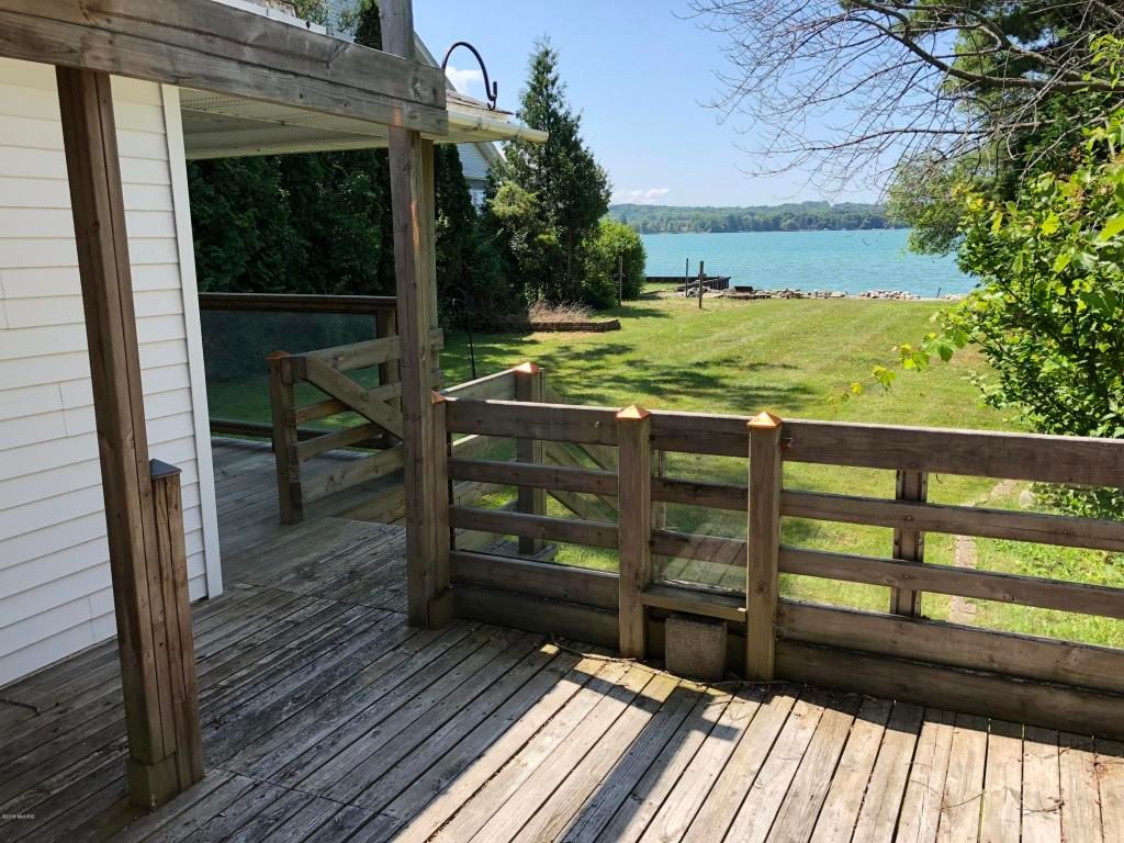 4567 Main St, Onekama, MI 49675 - See Est. Value, Schools & More