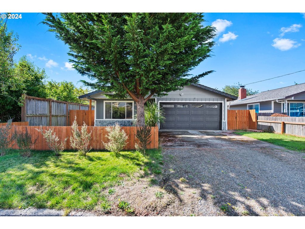 1030 Crocker Ave, Coos Bay, OR 97420 - See Est. Value, Schools & More