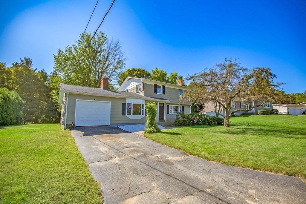 27 Moreau Dr, Chicopee, MA 01020 - See Est. Value, Schools & More