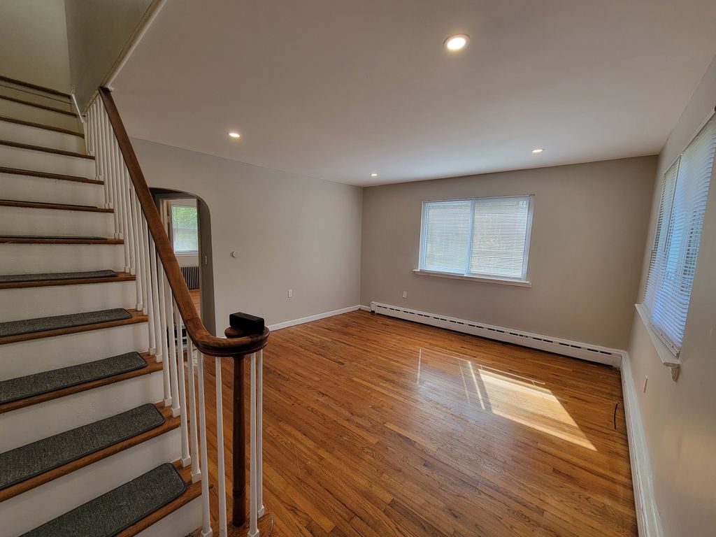 13 Mercer St, Edison, NJ 08820 - See Est. Value, Schools & More