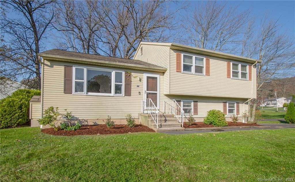 22 Mohawk Road, Plainville, CT 06062 - See Est. Value, Schools & More
