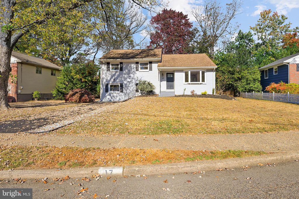 17 Devon Ct, Haddonfield, NJ 08033 - See Est. Value, Schools & More