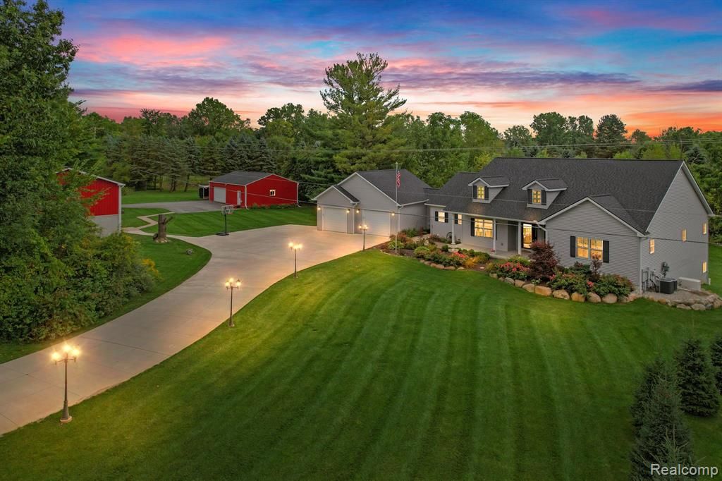 11612 Dunham Rd, Hartland, MI 48353 - See Est. Value, Schools & More