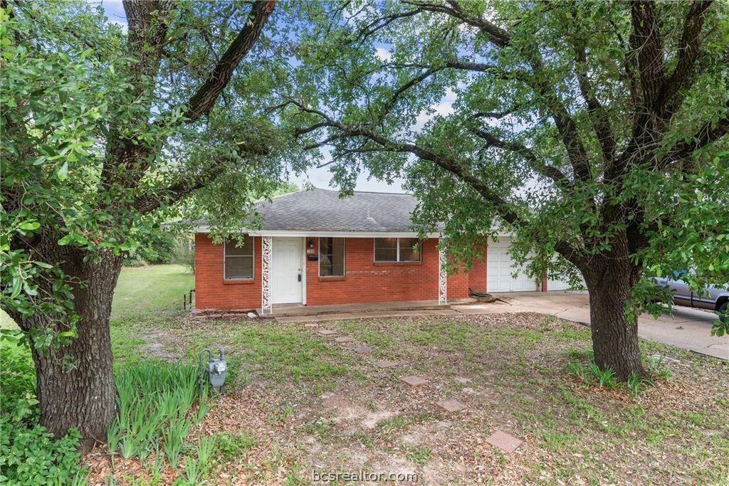 108 N Brewer Dr, Bryan, TX 77802 - See Est. Value, Schools & More