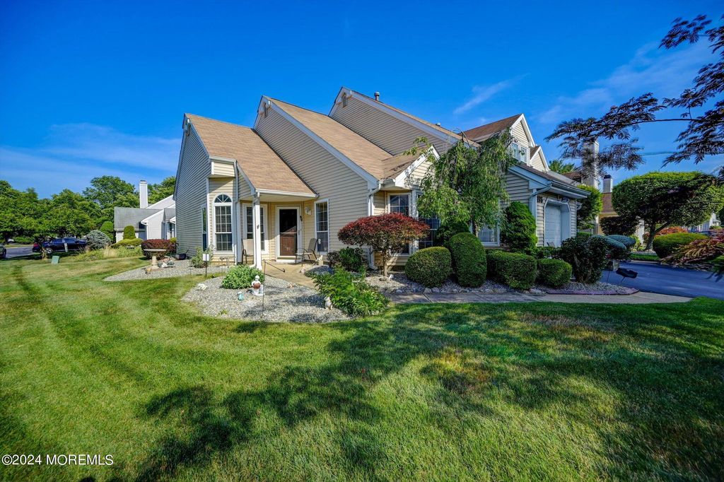 196 Primrose Lane, Freehold, NJ 07728 - See Est. Value, Schools & More