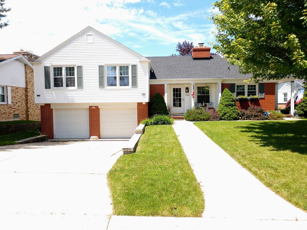 1424 Spring Valley Dr, Racine, WI 53405 - See Est. Value, Schools & More