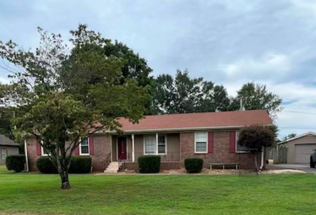 1008 Eastwood St, Tuscumbia, AL 35674 - See Est. Value, Schools & More