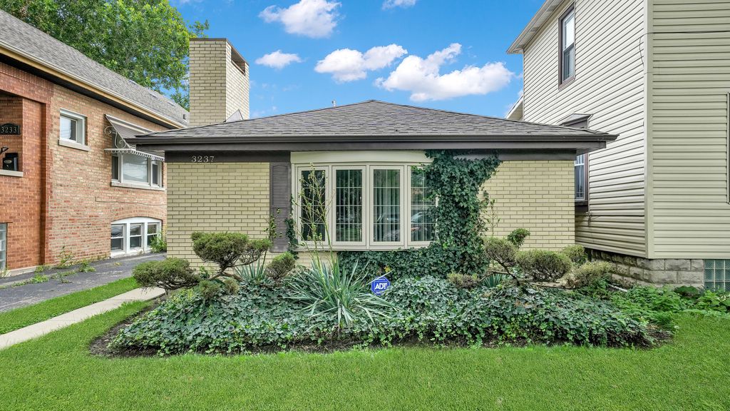 3237 W 61st St, Chicago, IL 60629 - See Est. Value, Schools & More