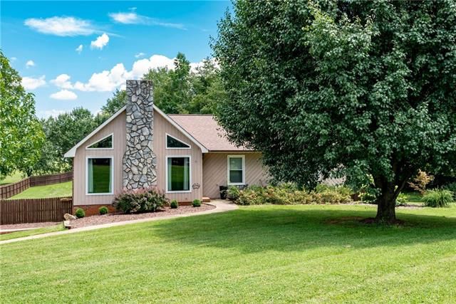 4 Deerfield Acres Dr, Granite Falls, NC 28630 - See Est. Value, Schools ...