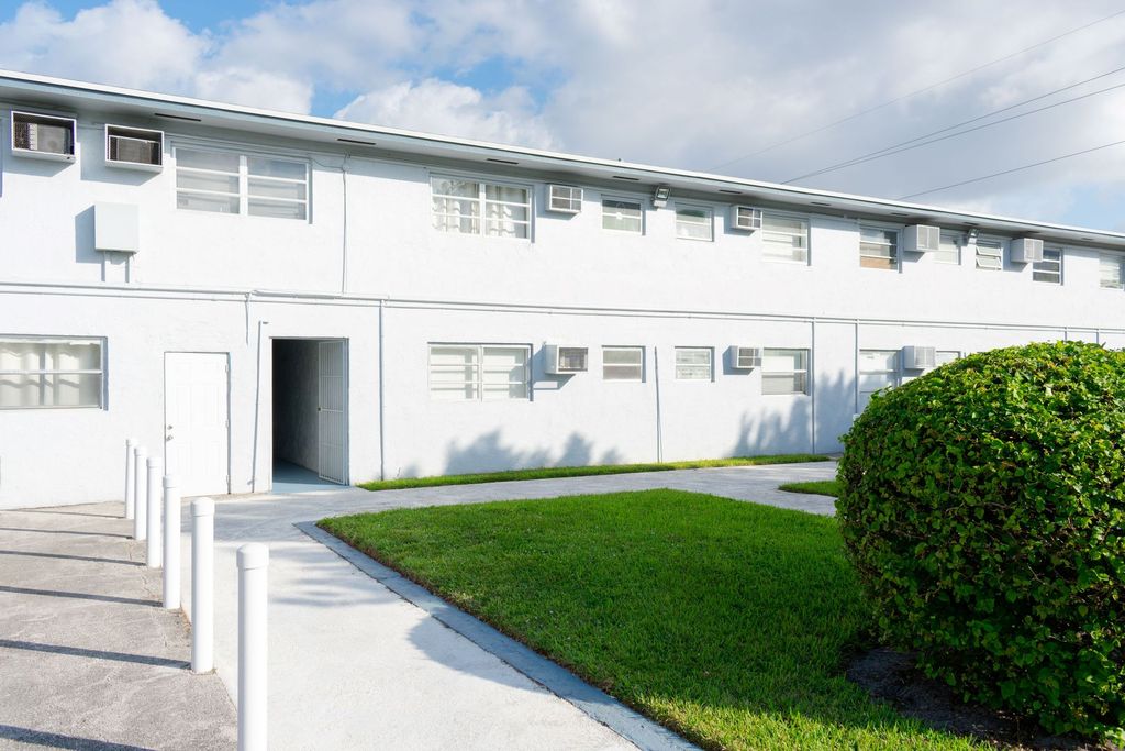 4350 NW 10th St #AM-4351-18, Miami, FL 33126 | Trulia