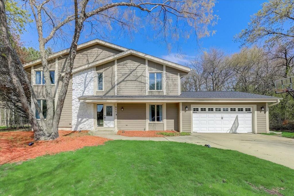 844 Fielding LANE, Hartland, WI 53029 - See Est. Value, Schools & More