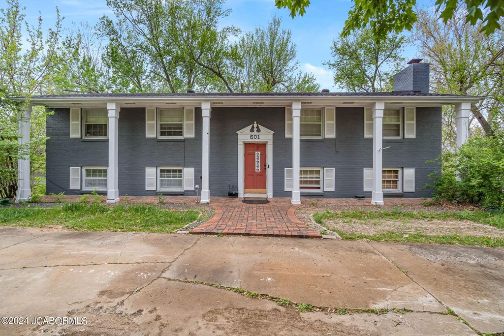 601 Mesa Ave, Jefferson City, MO 65101 - See Est. Value, Schools & More