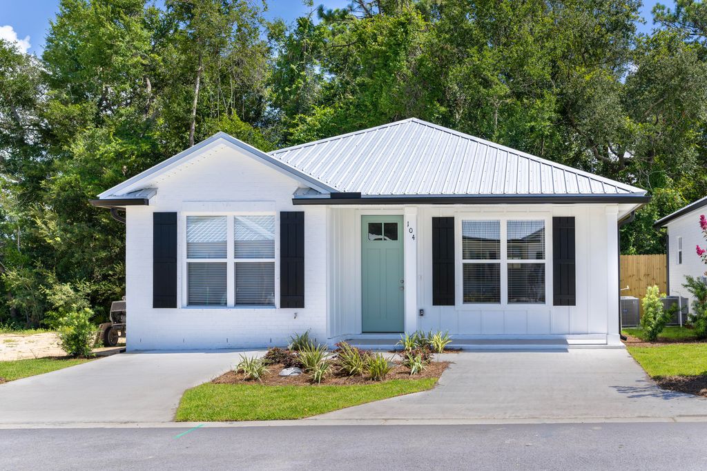 111 Penny Ln, Valparaiso, FL 32580 - See Est. Value, Schools & More