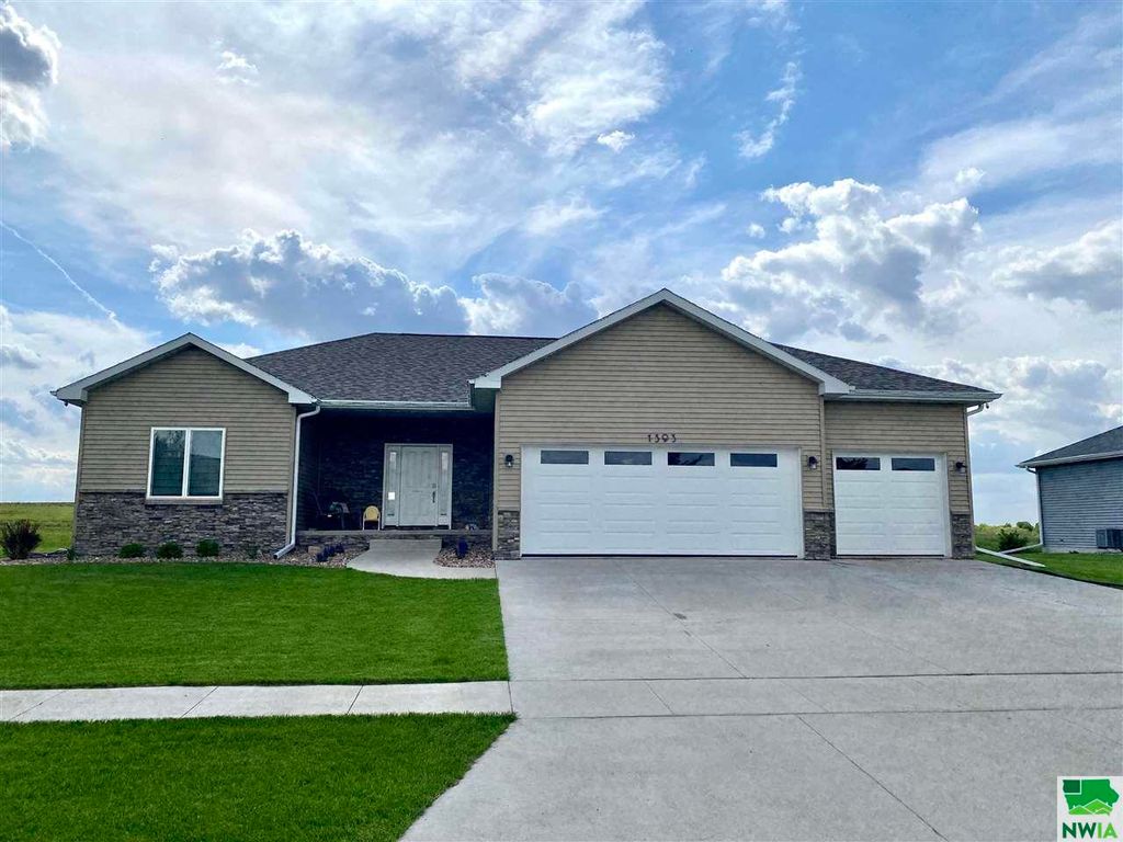 1393 16th Ave SE, Le Mars, IA 51031 | Trulia