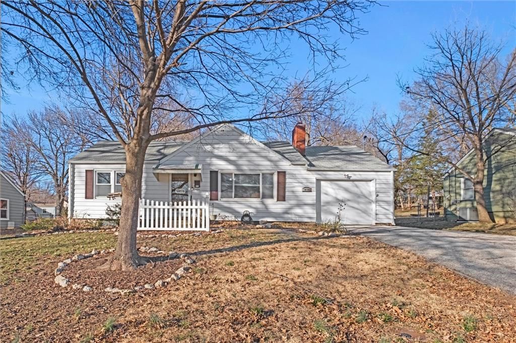 10308 W 61st St, Shawnee, KS 66203 - See Est. Value, Schools & More