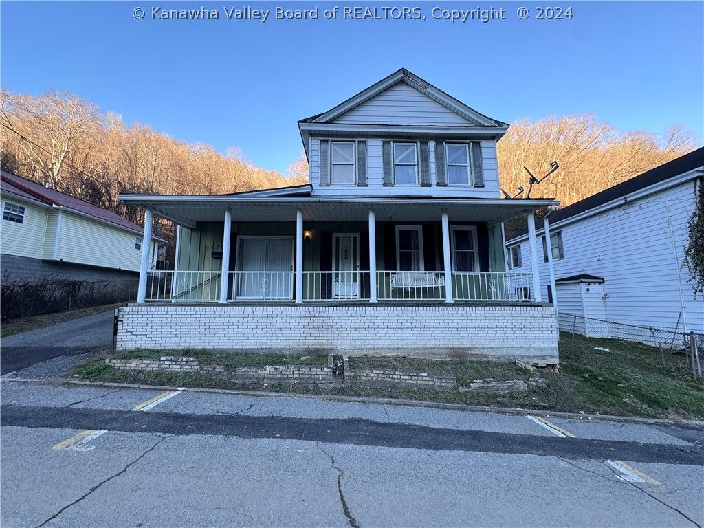 92 Pine St, Logan, WV 25601 - See Est. Value, Schools & More