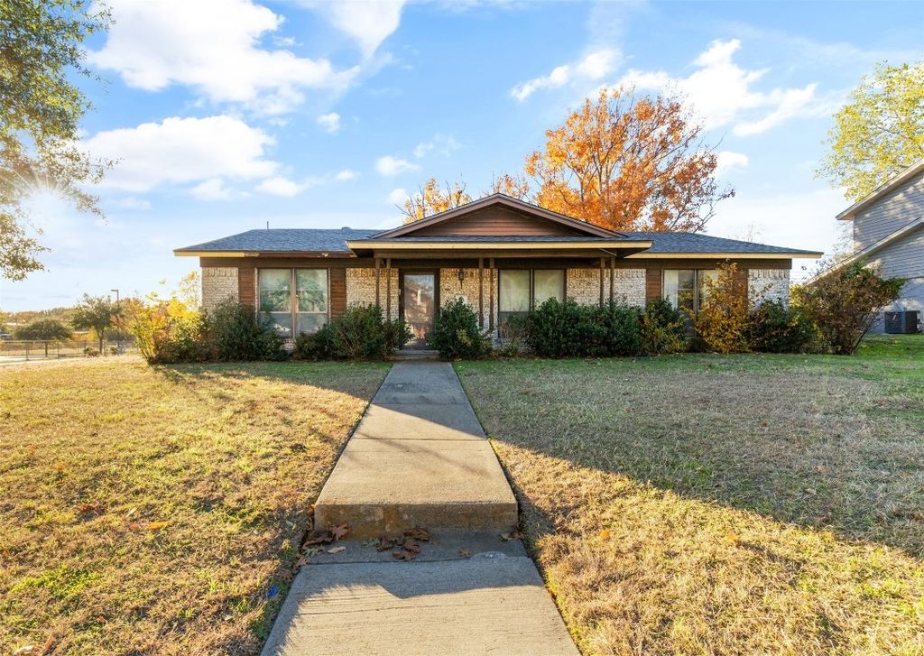 1808 Mims St, Fort Worth, TX 76112 - See Est. Value, Schools & More