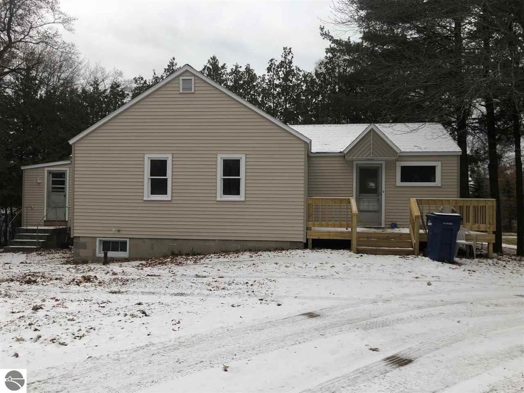 3167 Three Mile Rd N, Traverse City, MI 49686 - See Est. Value, Schools ...