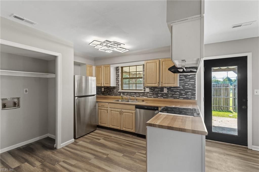 1509 Macnean Cir, Virginia Beach, VA 23464 - See Est. Value, Schools & More