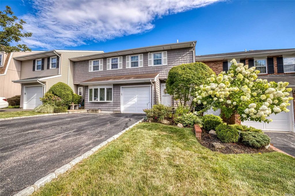 103 Woodlake Dr W, Woodbury, NY 11797 - See Est. Value, Schools & More