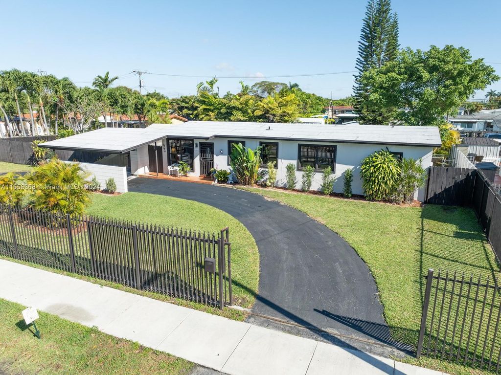 8461 SW 38th St, Miami, FL 33155 - See Est. Value, Schools & More