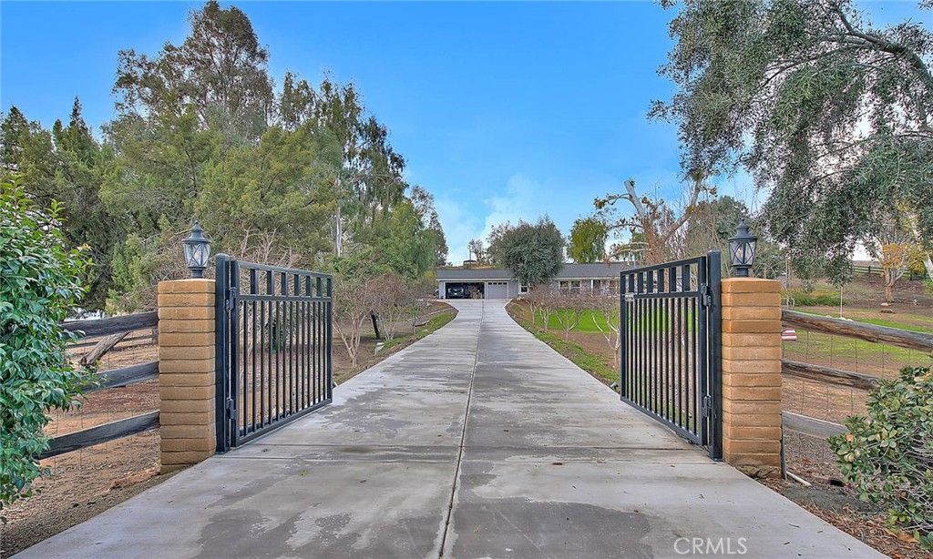 18643 Sussex Rd, Riverside, CA 92504 - See Est. Value, Schools & More
