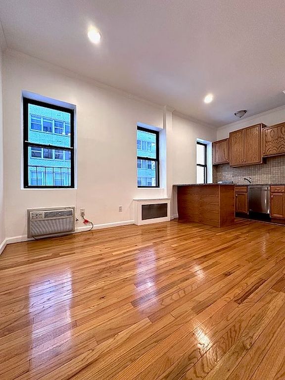 152 E 35th St #3F, Manhattan, NY 10016 - See Est. Value, Schools & More