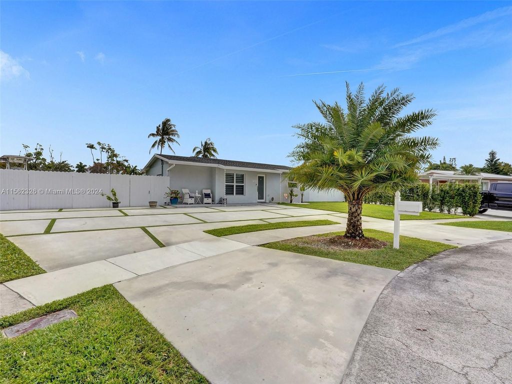 17425 NW 77th Ct, Hialeah, FL 33015 - See Est. Value, Schools & More