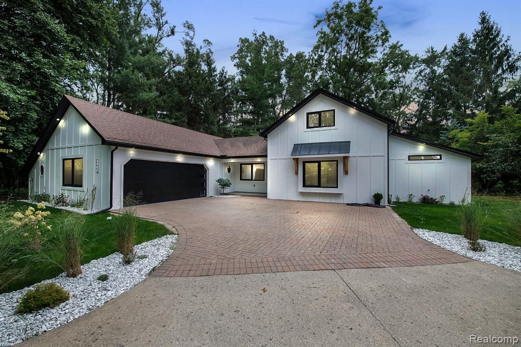 4421 W Maple Rd, Bloomfield Hills, MI 48301 - See Est. Value, Schools ...