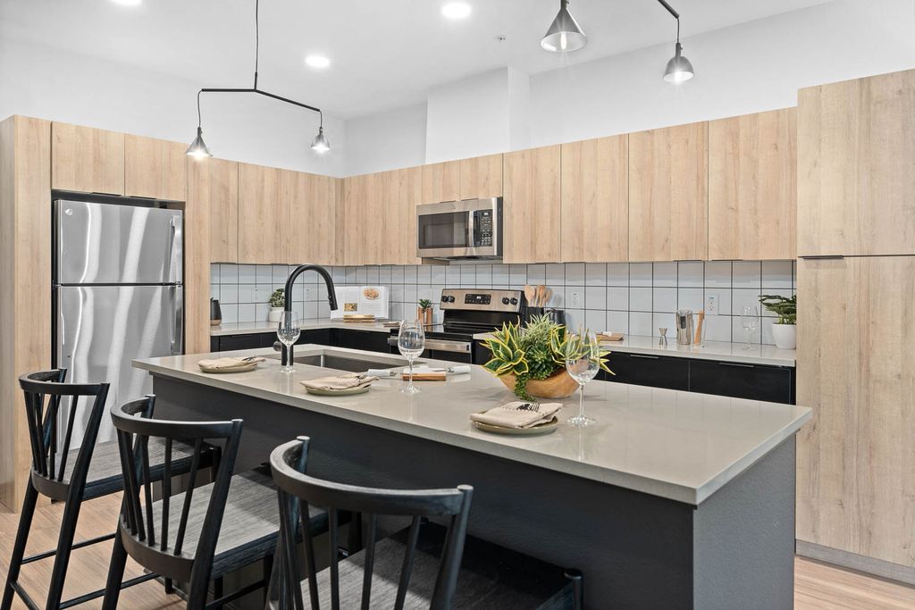 5353 E Washington St #B516, Phoenix, AZ 85034 - See Est. Value, Schools & More