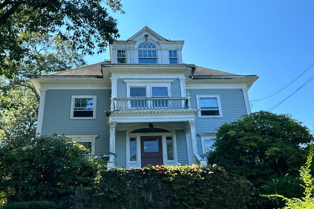 40 Upland Rd, Melrose, MA 02176 - See Est. Value, Schools & More