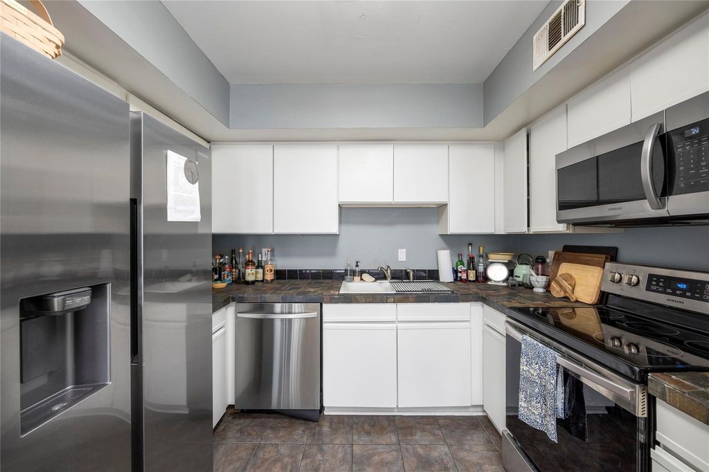 2415 1/2 Dunlavy St #0, Houston, TX 77006 - Trulia | Trulia