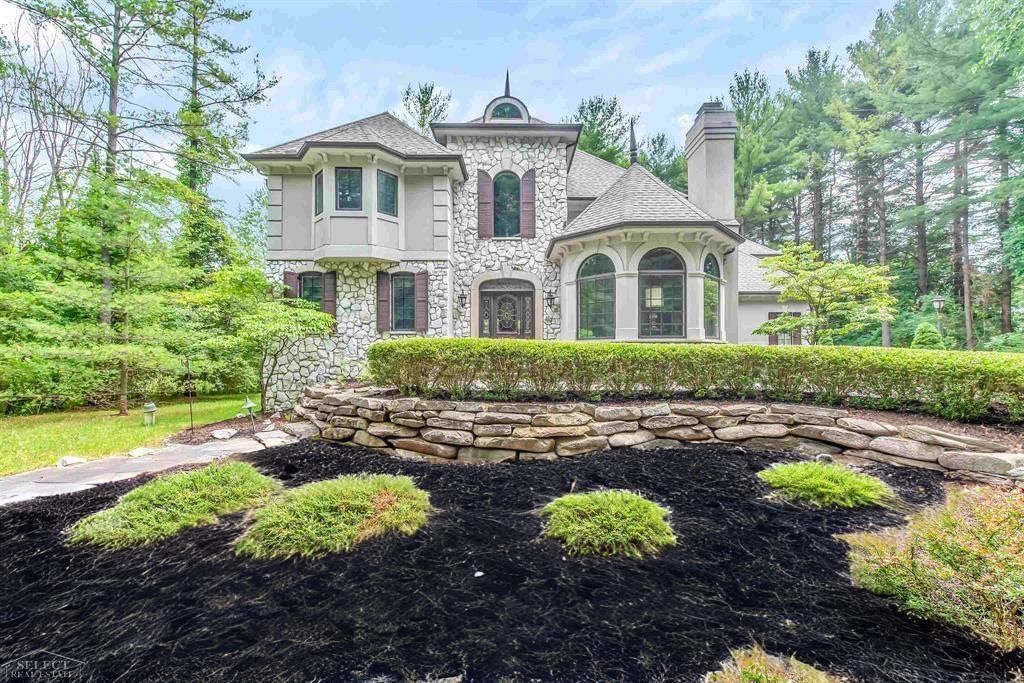 7949 Bridge Valley, Clarkston, MI 48348 | MLS# 50121405 | Trulia