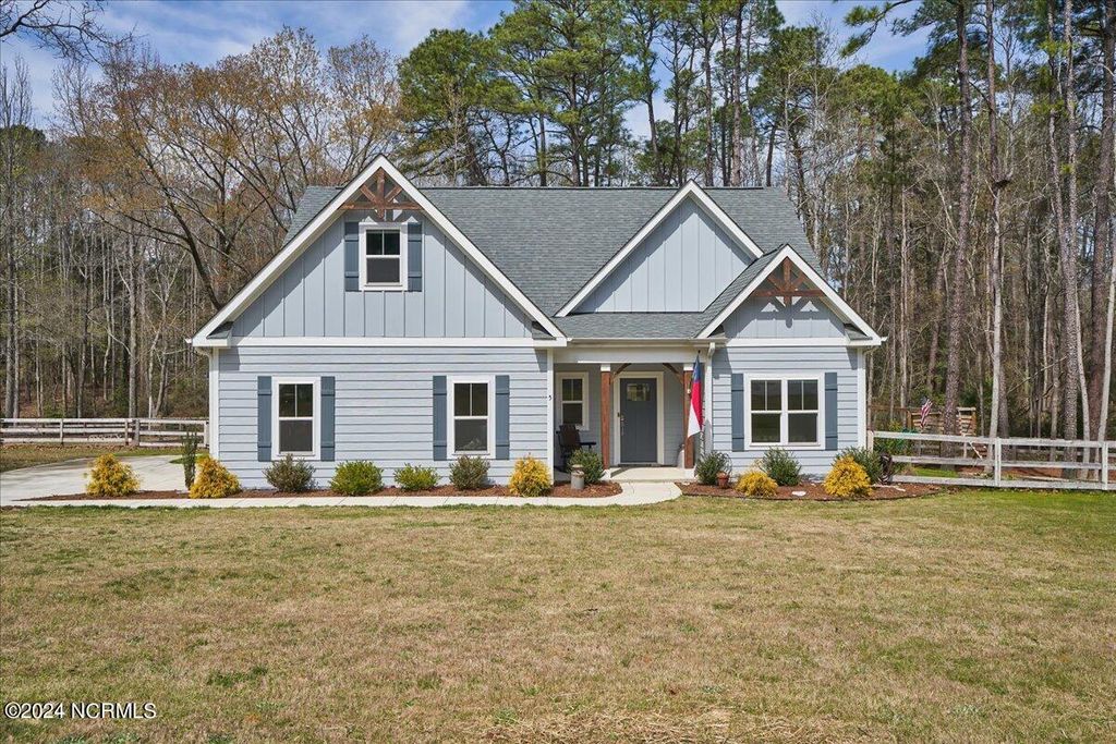 5 Goldenrod Drive, Whispering Pines, NC 28327 - See Est. Value, Schools ...