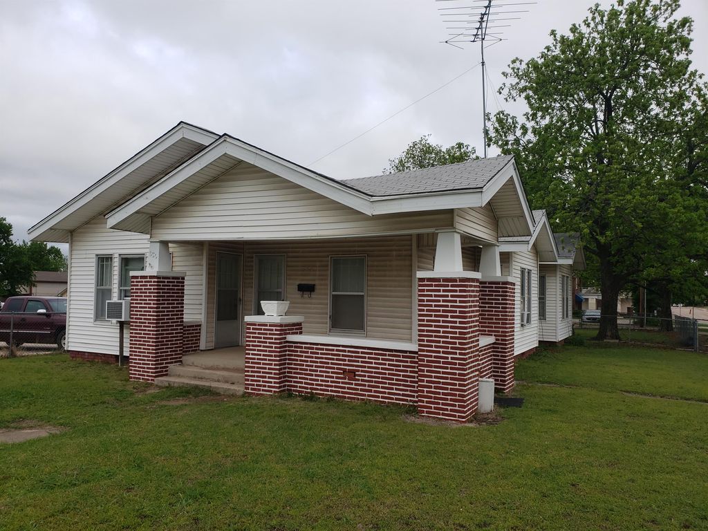 830 E 12th St, Ada, OK 74820 - See Est. Value, Schools & More