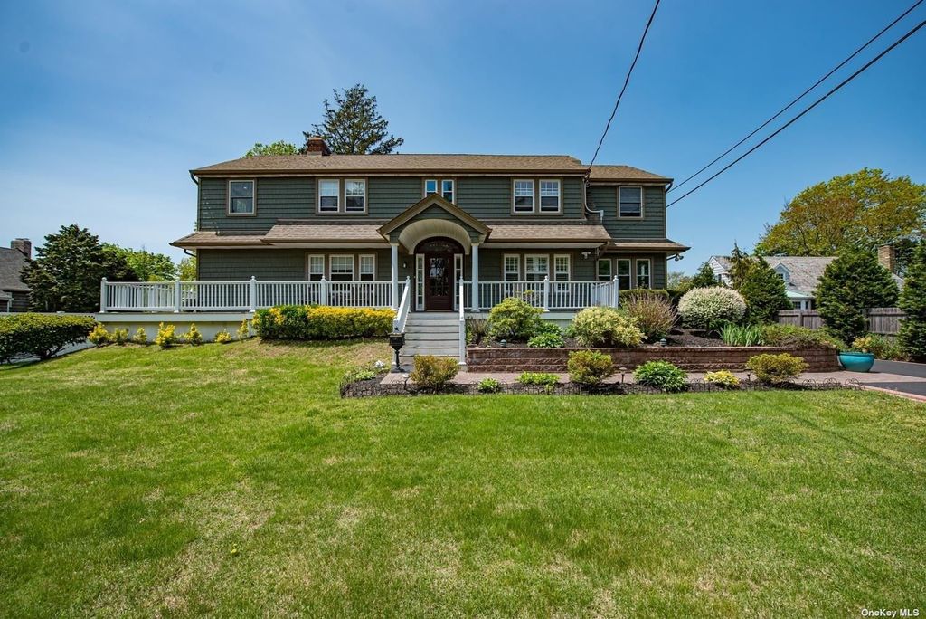74 W Islip Road, West Islip, NY 11795 - See Est. Value, Schools & More