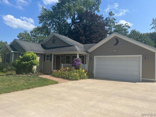 573 Quaker Rd, East Aurora, NY 14052 - See Est. Value, Schools & More