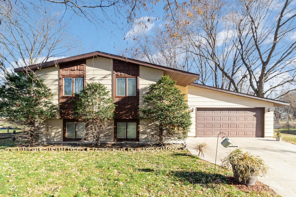 5272 Red Oak Dr, Mounds View, MN 55112 - See Est. Value, Schools & More