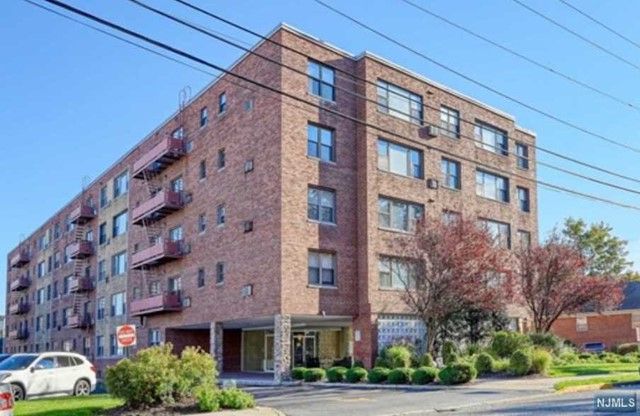 275 Hoym St #4E, Fort Lee, NJ 07024 | MLS# 24009965 | Trulia