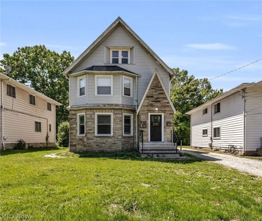 1588 S Green Rd, South Euclid, OH 44121 - See Est. Value, Schools & More