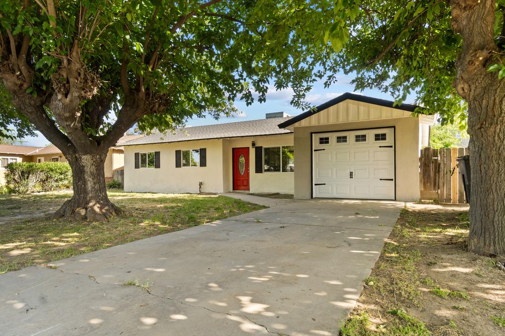 10975 Malta Street, Hanford, CA 93230 - See Est. Value, Schools & More