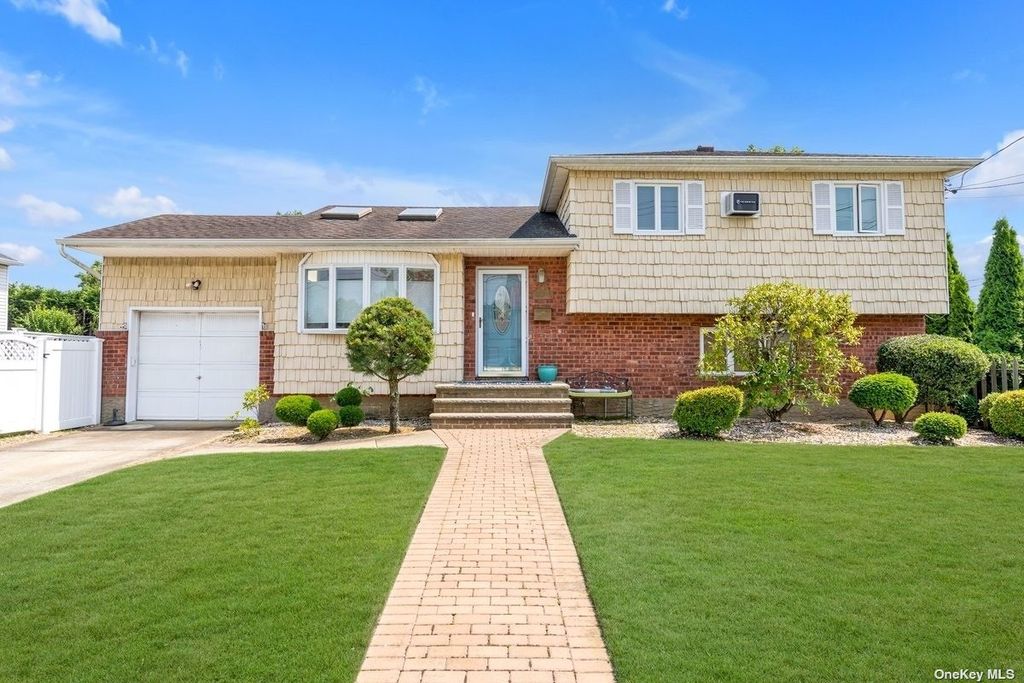 2052 Shoreham Way, Merrick, NY 11566 - See Est. Value, Schools & More