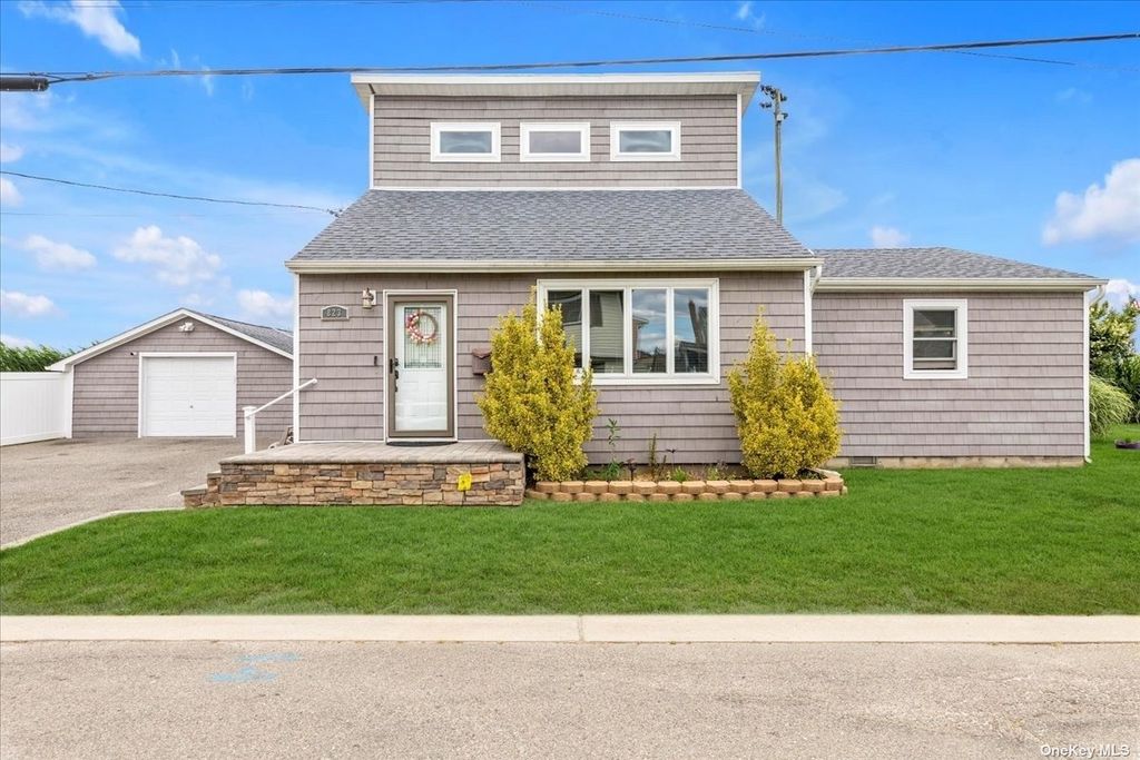 823 S Bay Street, Lindenhurst, NY 11757 | MLS# 3561242 | Trulia