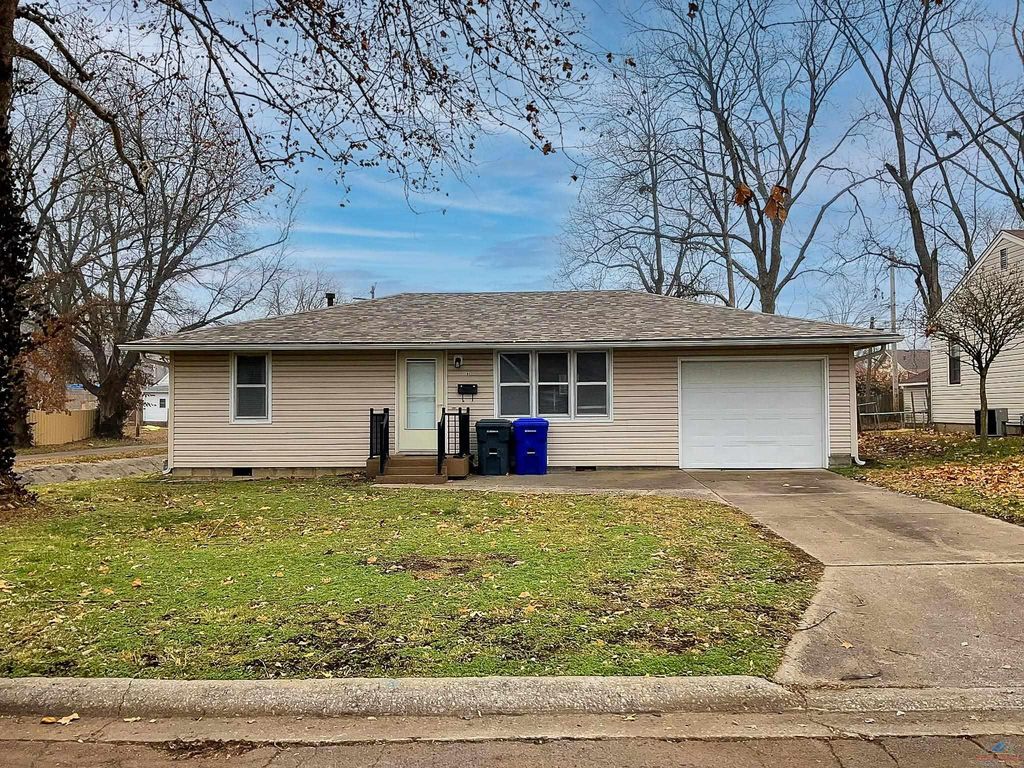 1301 S Harrison Ave, Sedalia, MO 65301 | Trulia