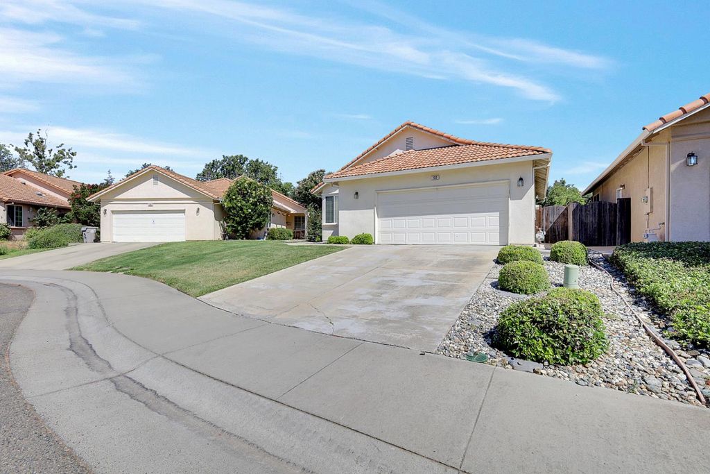 100 Aruba Cir, Sacramento, CA 95823 - See Est. Value, Schools & More
